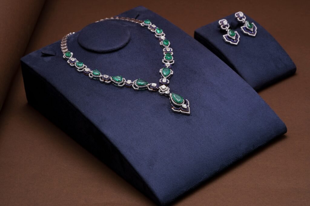 How Retailers Can Maximize ROI with Jewelry Bundles in 2025